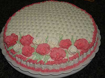 DICAS DE COMO DECORAR BOLO COM CHANTILLY